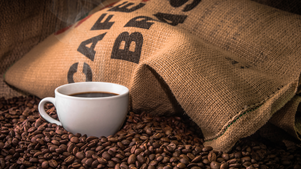 Colombia proyecta cosecha cafetera récord de 15 millones de sacos en ...